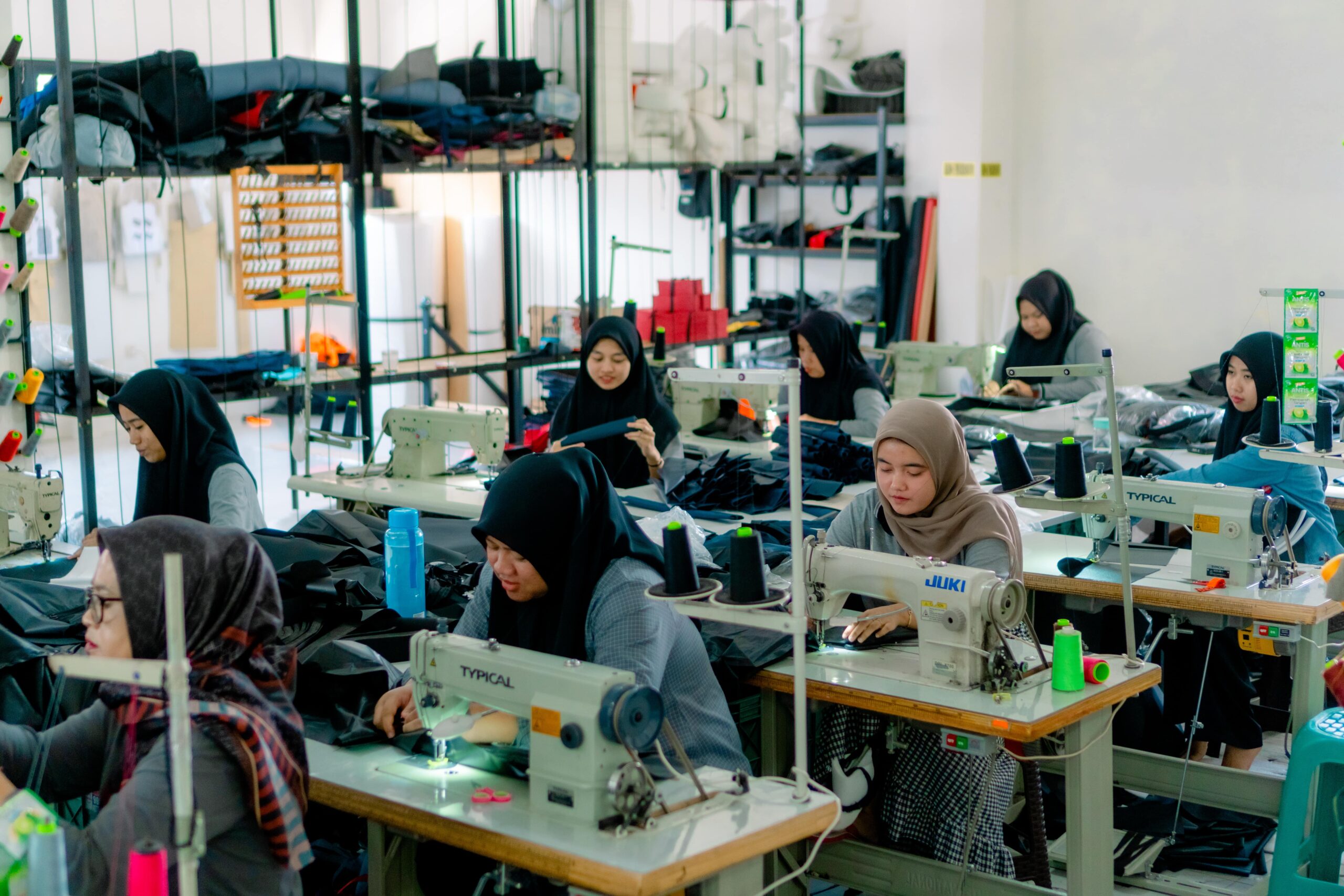 Konveksi Seragam Kerja Cianjur – Produksi Seragam Profesional untuk ...